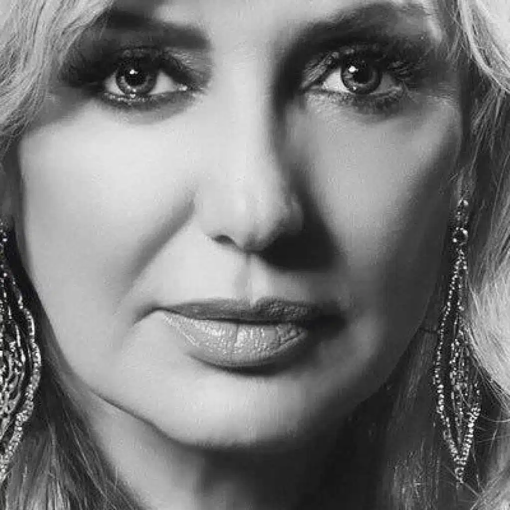 Hejrat by Googoosh | Play on Anghami